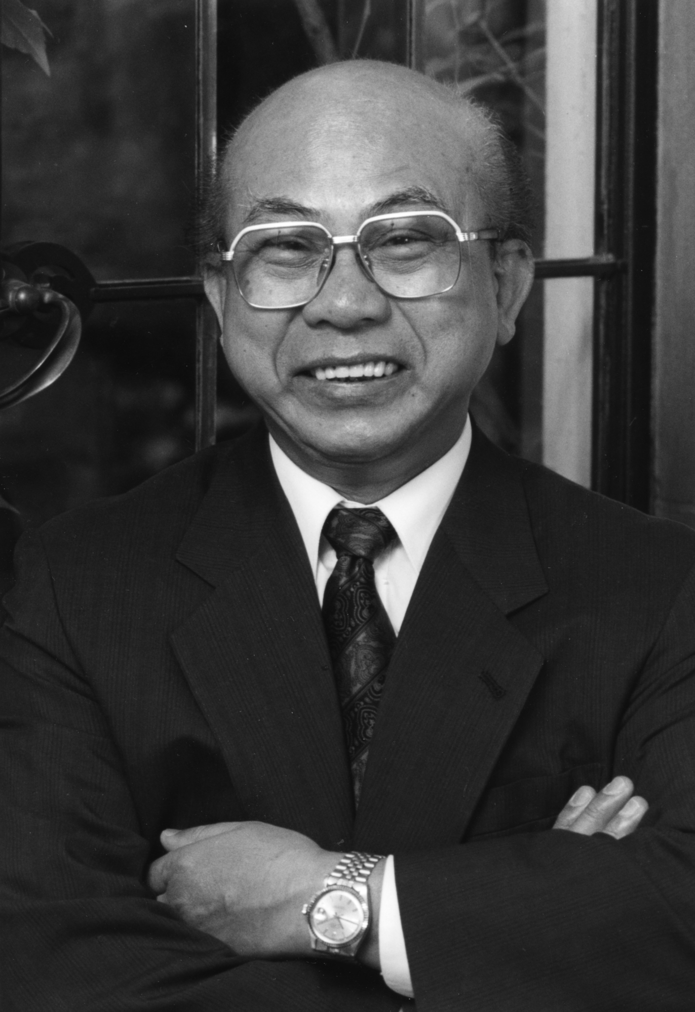 Leuthardt installed as Shi Hui Huang Professor of Neurological Surgery ...